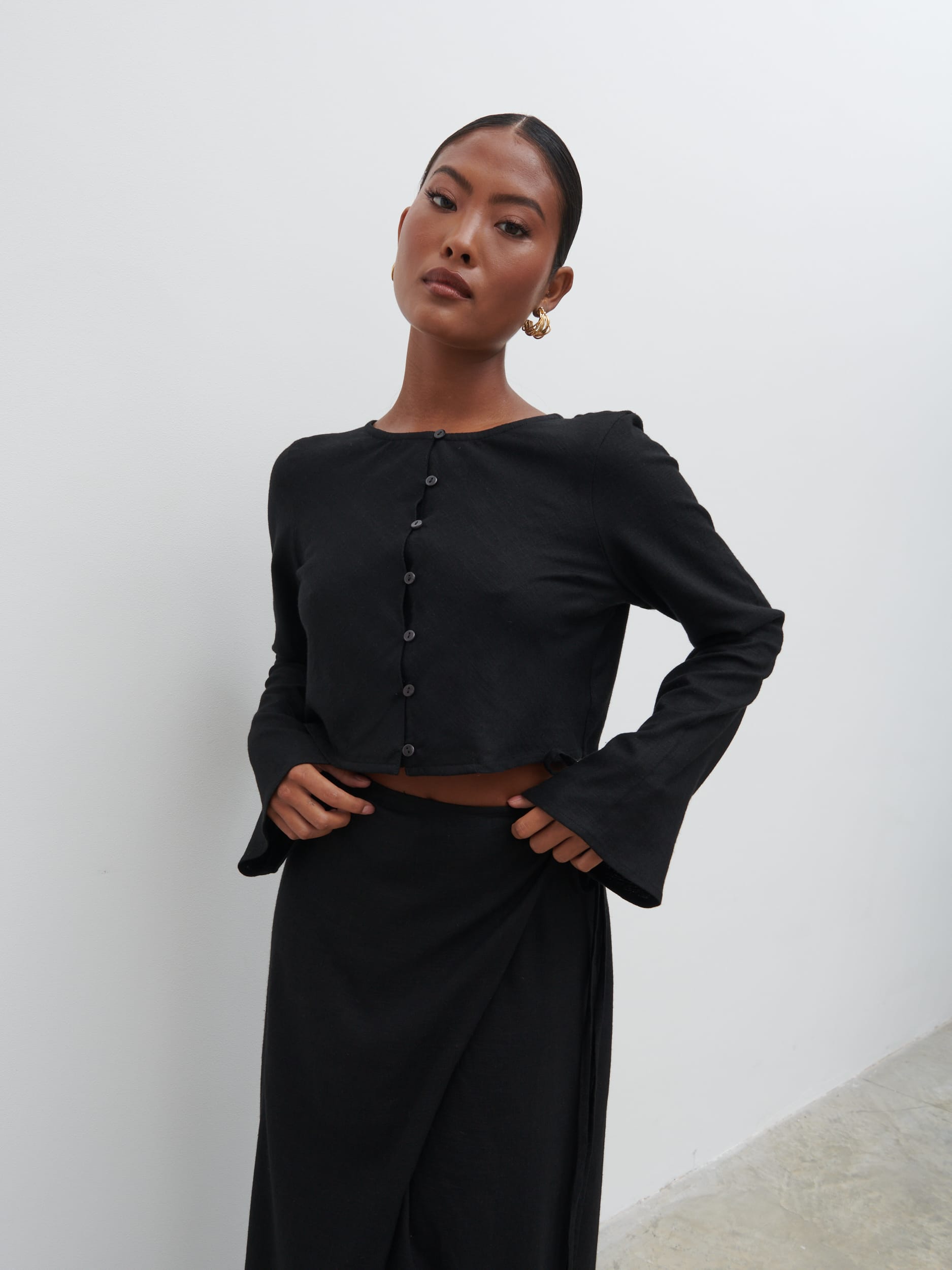 Abigail Button Front Linen Blouse - Black – Pretty Lavish