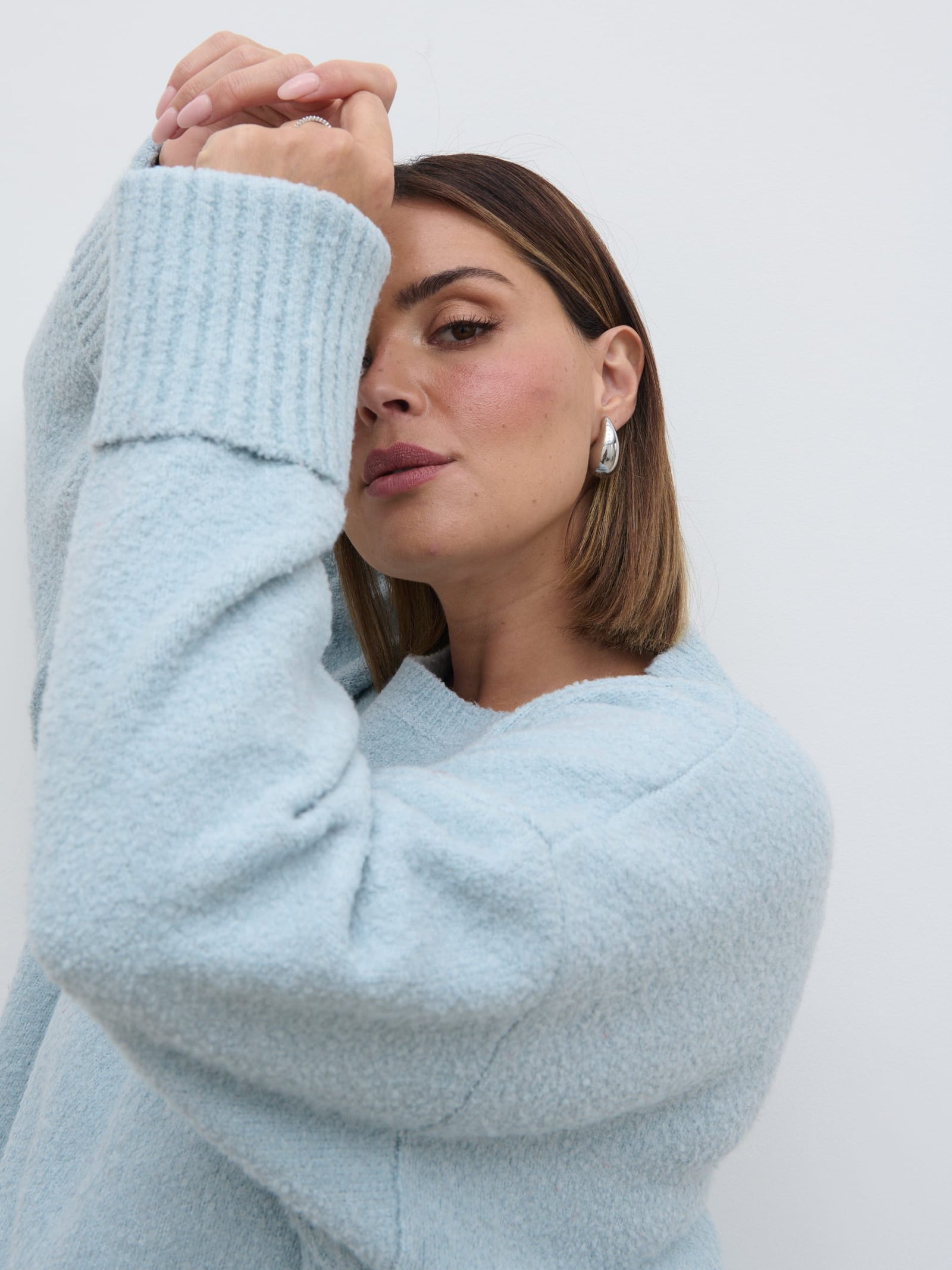 Camille Oversized Borg Knit Jumper Curve - Pale Blue – Pretty Lavish
