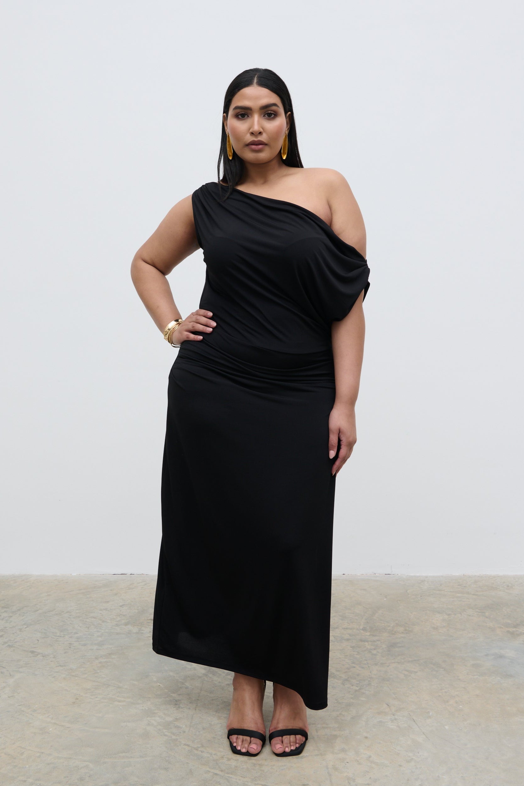 Janece Asymmetric Jersey Dress Curve - Black – Pretty Lavish