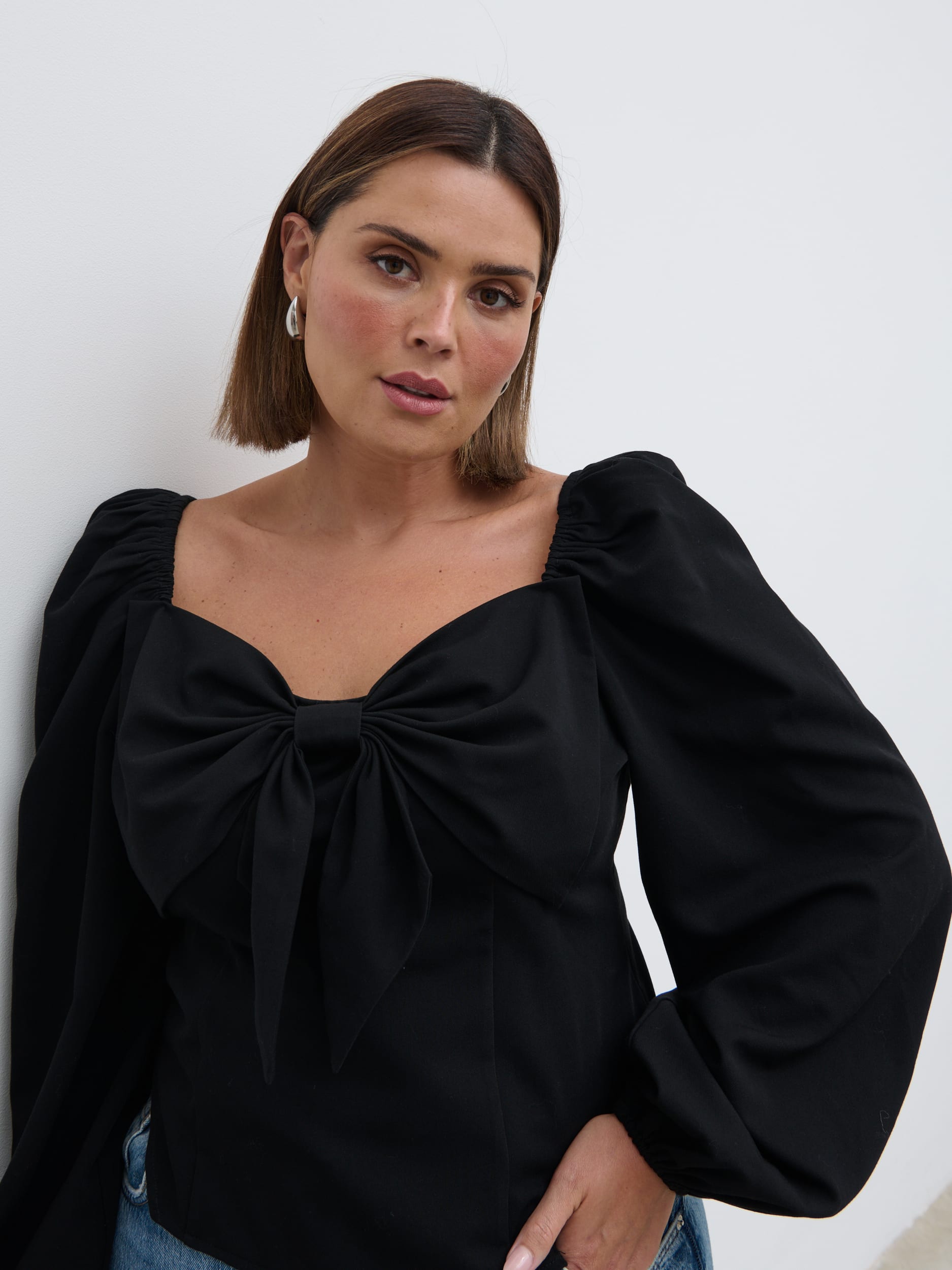 Jemima Exaggerated Bow Top Curve - Black – Pretty Lavish